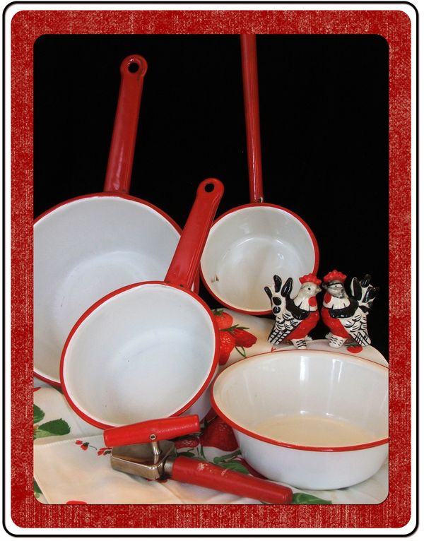 C. Dianne Zweig - Kitsch 'n Stuff: Red And White Kitchen Collectibles ...